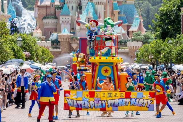 Turn Up Summer Fun with the Coolest Vacation at Hong Kong Disneyland ...