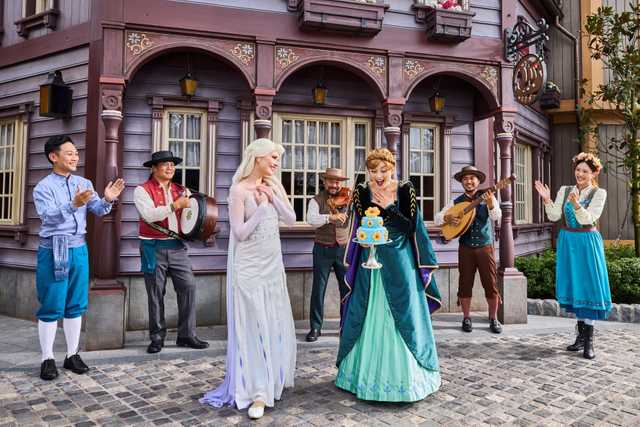 Turn Up Summer Fun with the Coolest Vacation at Hong Kong Disneyland ...